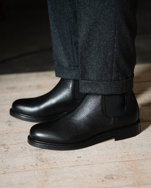 Artisanal black tumbled leather Chelsea boot | Velasca